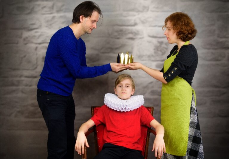 The 4 Parenting Styles With Examples (Permissive, Authoritative ...